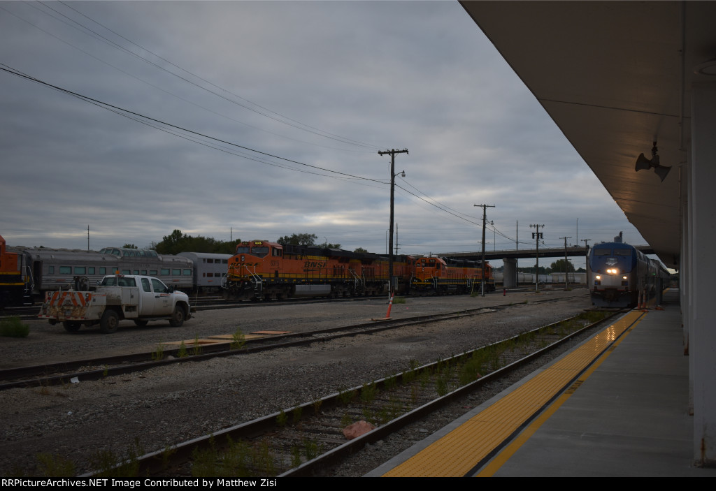 BNSF 1516 2641 6315 35 AMTK 186